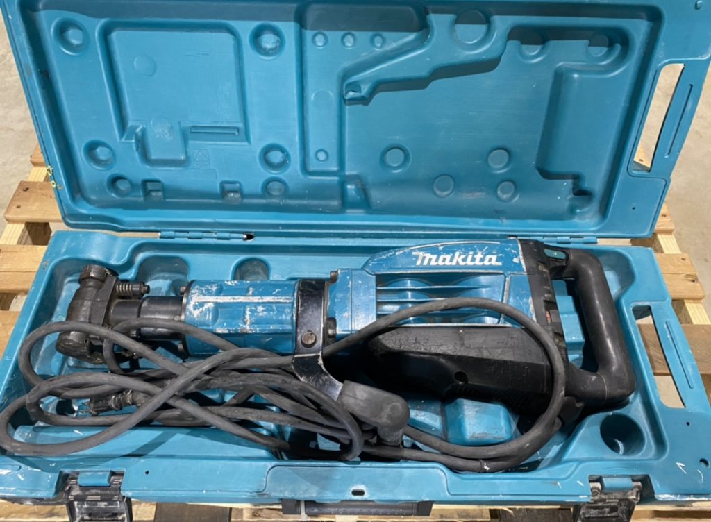 Makita HM1307CB Demolition Hammer 35lb w/ Case – Advanced Tool & Equipment