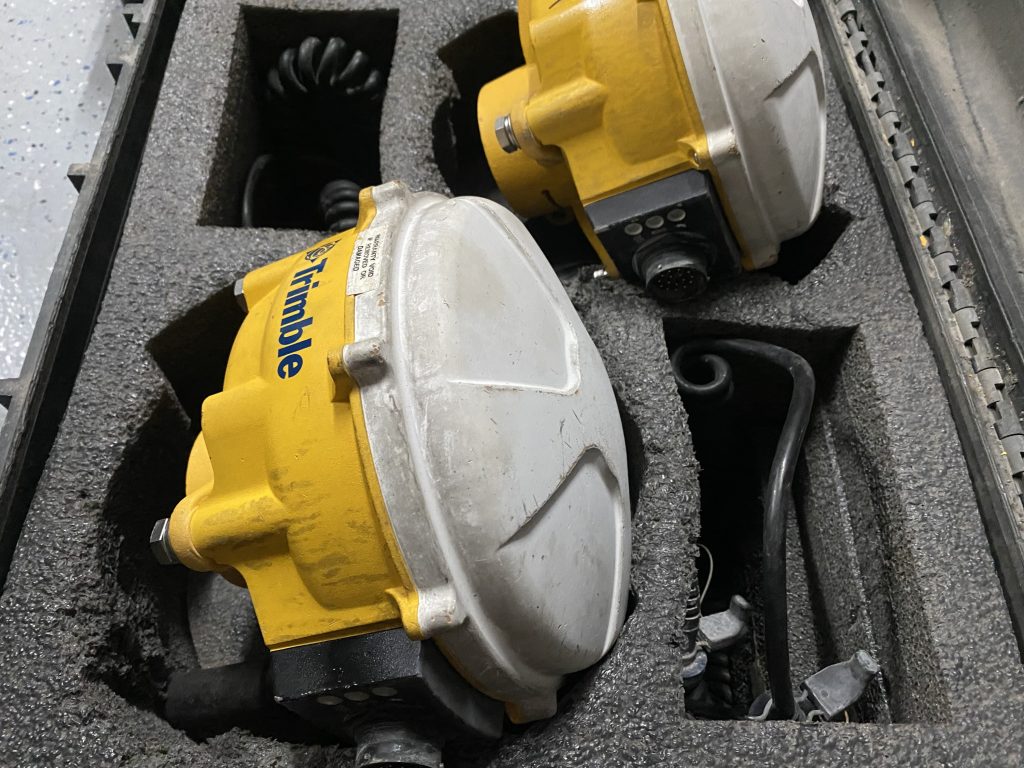 (2) Trimble CAT Caterpillar MS990 Smart Antenna GPS GNSS Receiver Pair ...