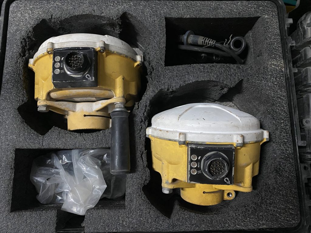 (2) Trimble CAT Caterpillar MS990 Smart Antenna GPS GNSS Receiver Pair ...