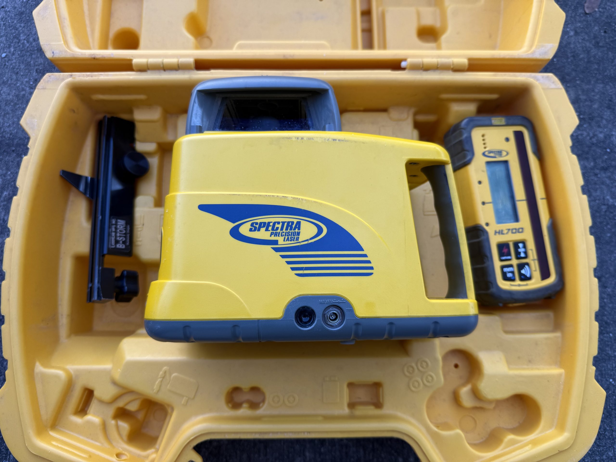 Spectra Precision LL400 Rotary Laser w/ HL700 Receiver – Advanced Tool ...